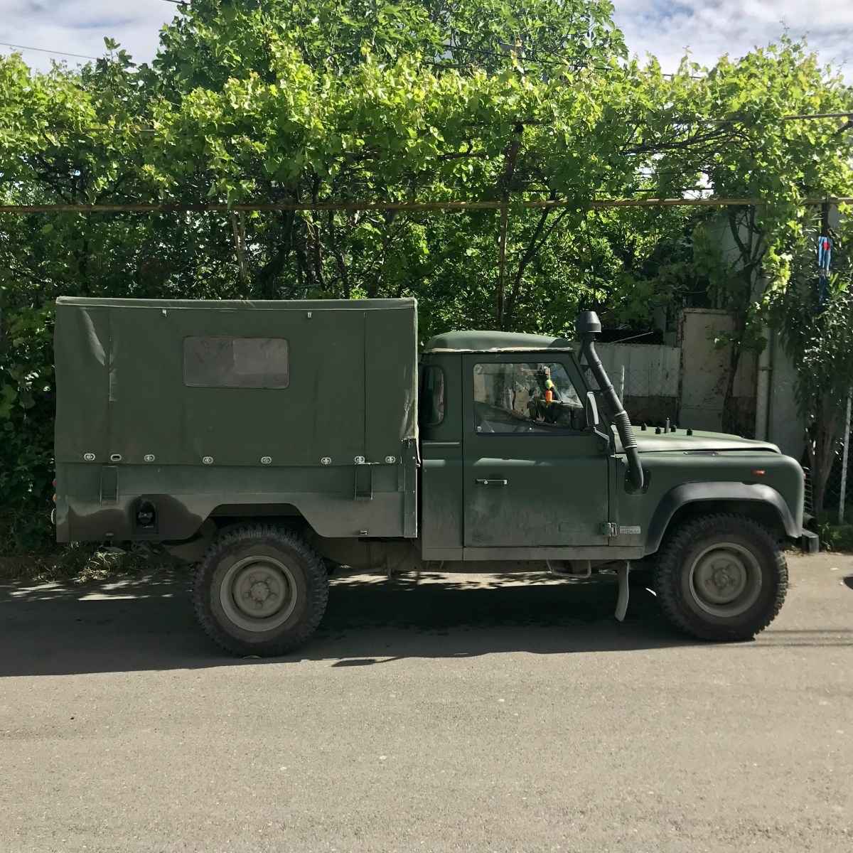 Land Rover Defender 110 – Carwatcher