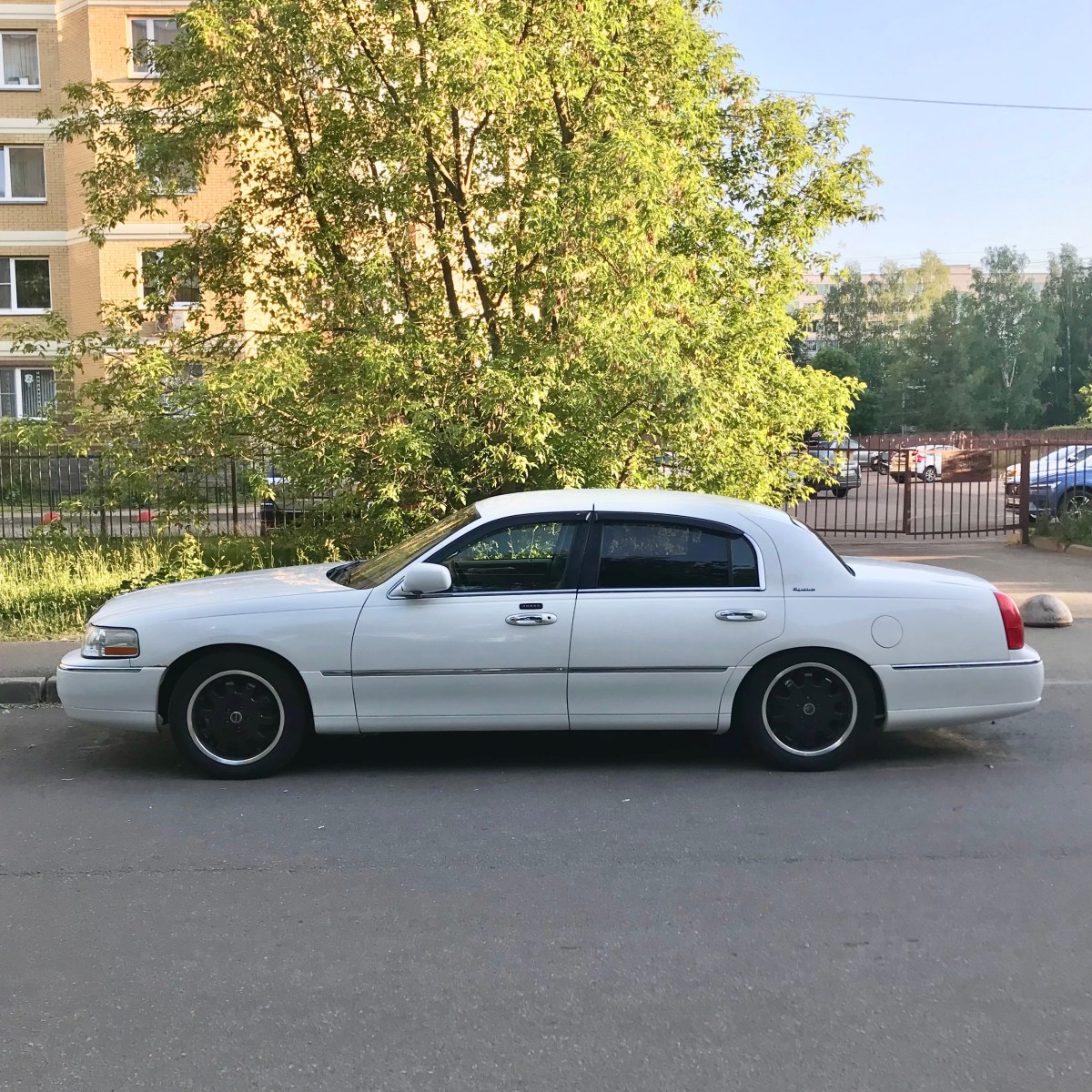 Lincoln Town Car – Carwatcher